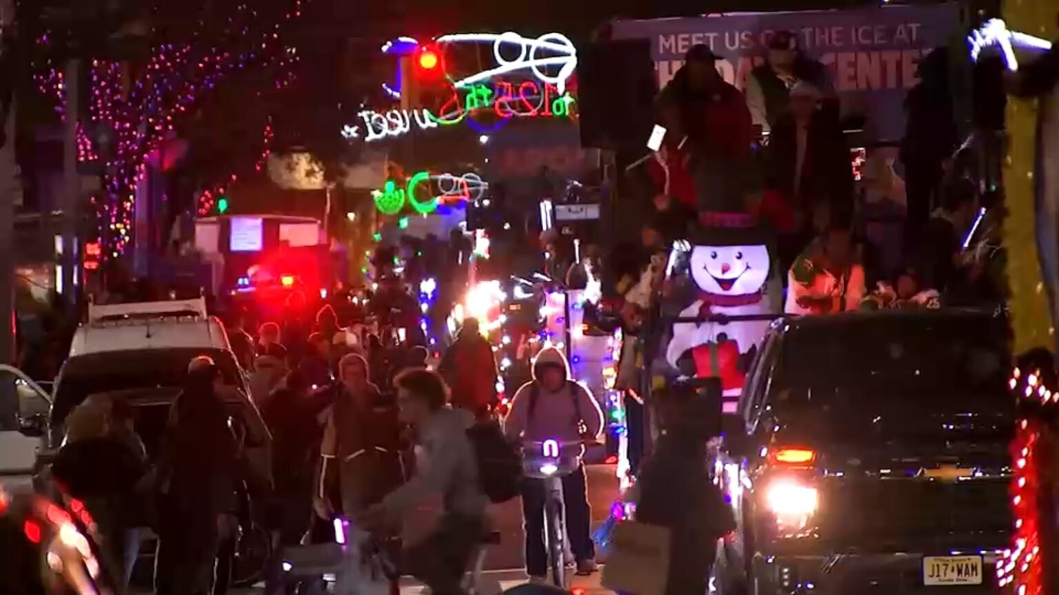Harlem Vacation Lights 2025 parade illuminates a hundred and twenty ...